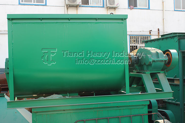 Horizontal fertilizer mixer with high quality and high yield
